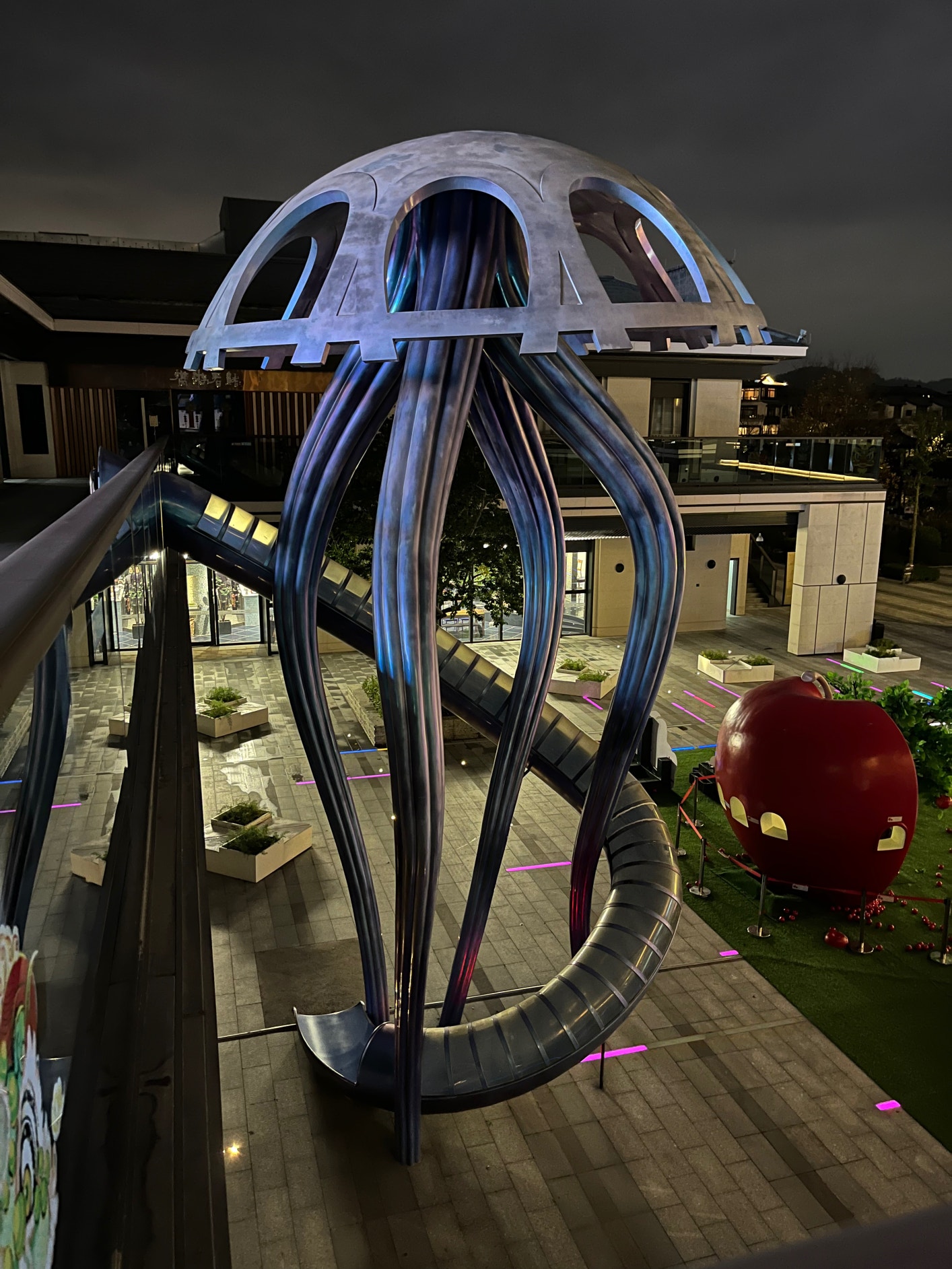 LE SSERAFIM Community Post - yunjin unnie! i saw this giant jellyfish ...