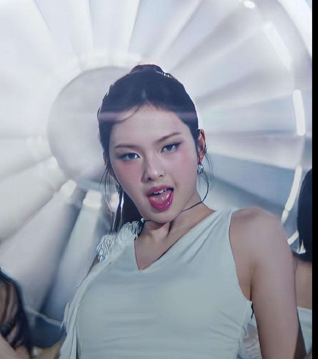 BABYMONSTER Community Post - #chiquita Billionaire performance Chiquita ...