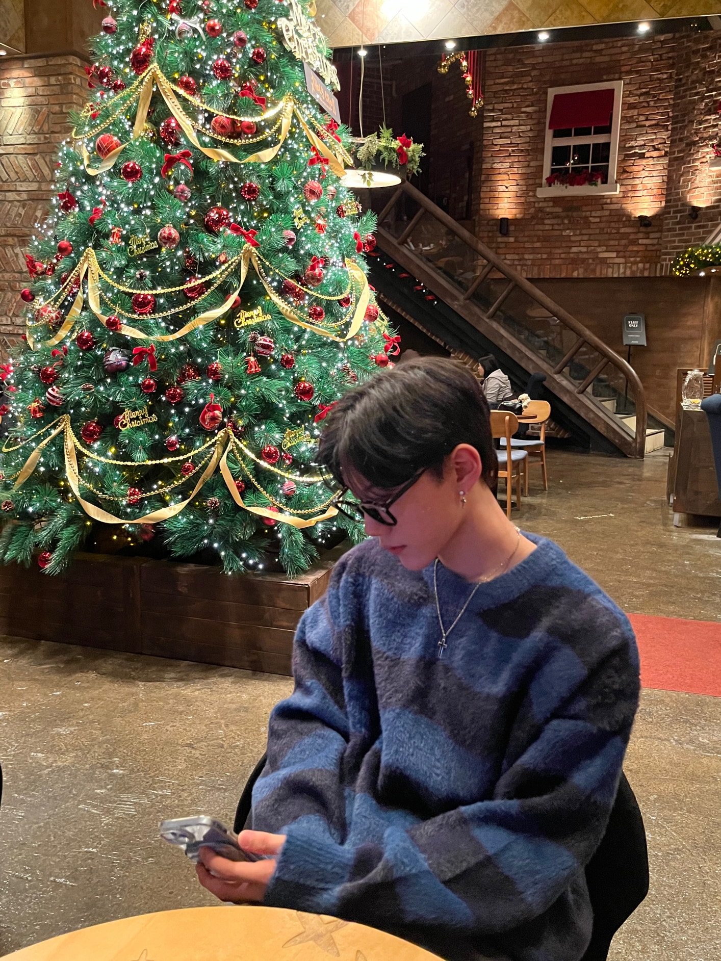 CLOSE YOUR EYES Community Post - - SEO KYOUNGBAE