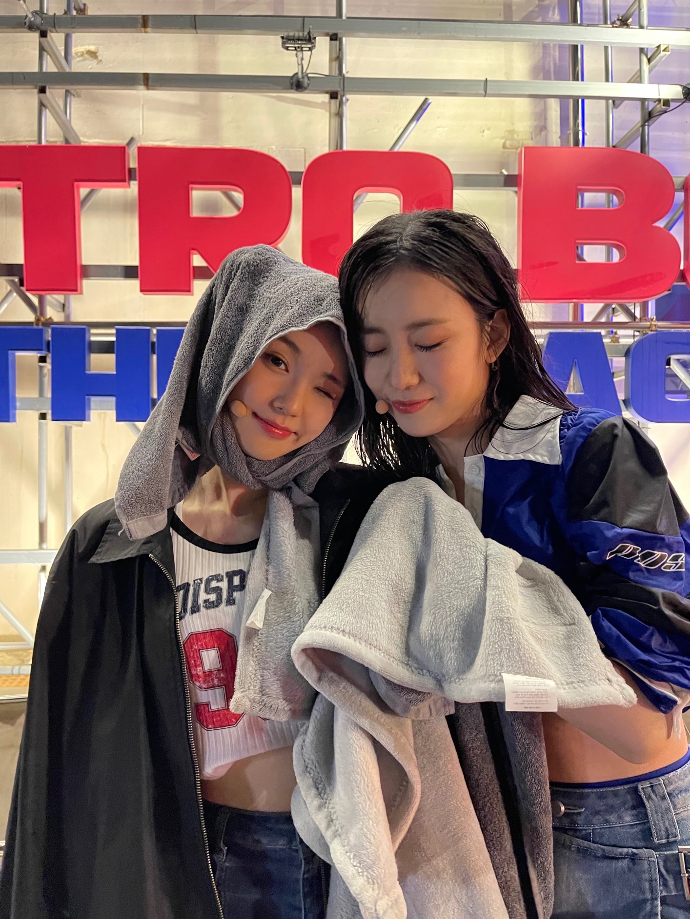 Wooah Community Post 진경이 생일 축하해~~~~~🎉 날은 춥지만 따뜻한 하루 되길☀️ 사진들 보는데 우리