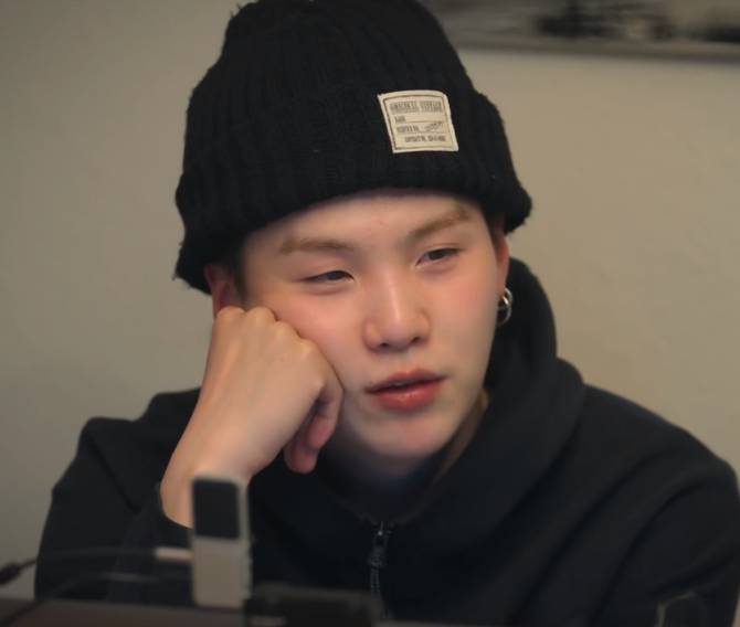 Bts Community Post Yoongi 소식이 없는 날 나도 네가 잘 지내길 바래 우리 걱정하지 말고 몸조심하고 밥