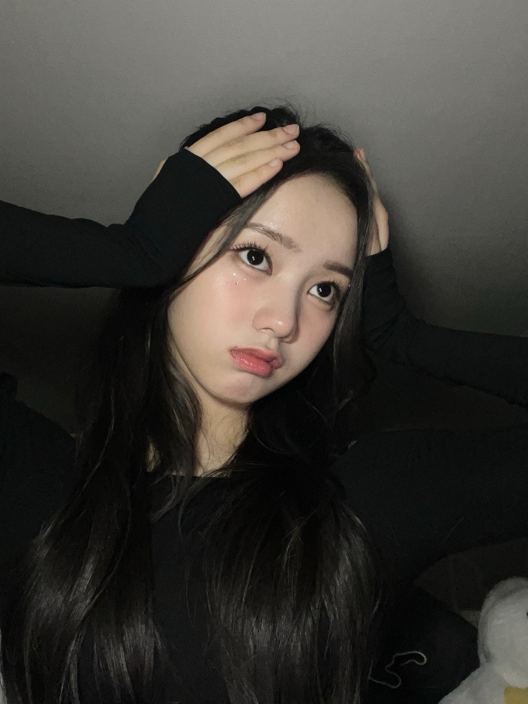 UNIS Community Post - 🖤 - ELISIA