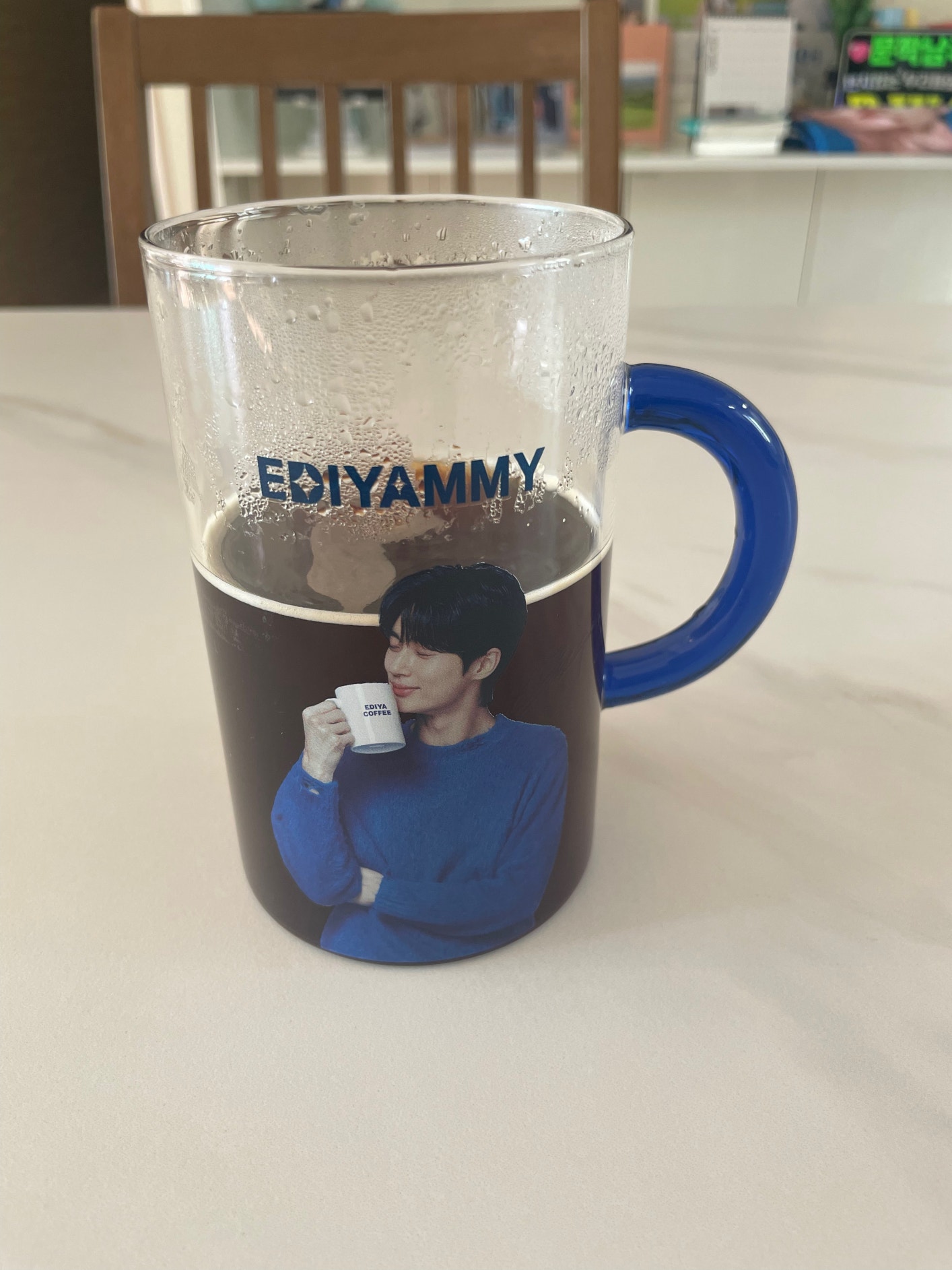 BYEON WOO SEOK Community Post - 아침 부터 기분이 좋아요😉 컵 너무 예뻐🥰 이컵에 이디야 커피 스틱 ...