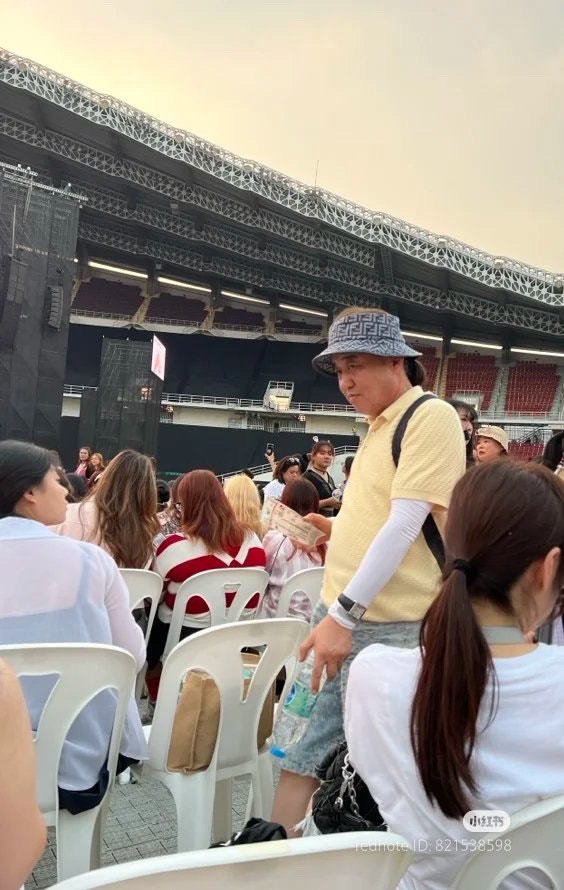 SEVENTEEN Community Post - hoshi's dad and mum are attending today's ...