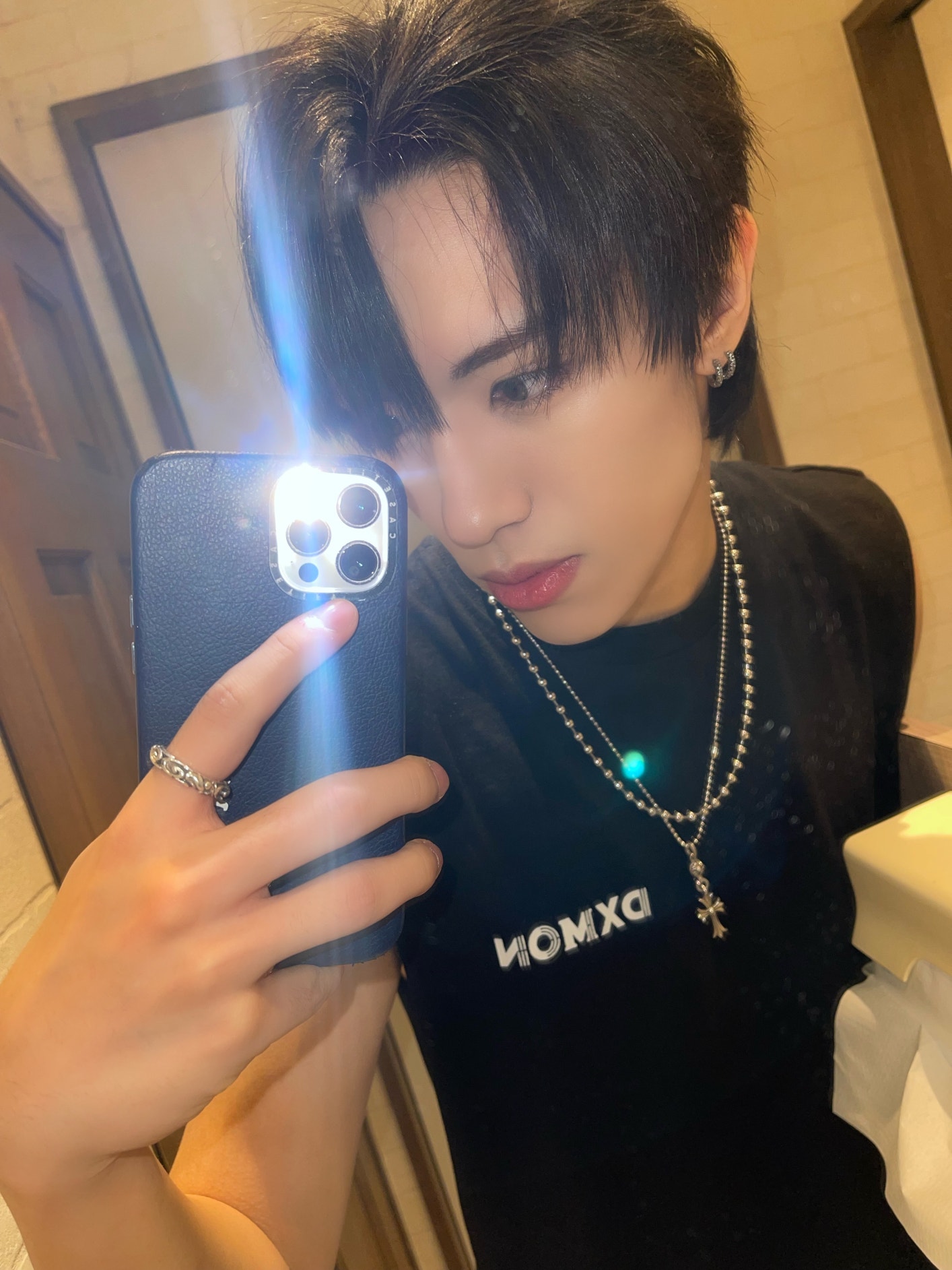 Dxmon 커뮤니티 포스트 1일차 일본 첫 팬미팅도 하고 너무너무 행복하당 이렇게 많은 서포트 해주셔서 감사합니다 더 열심히