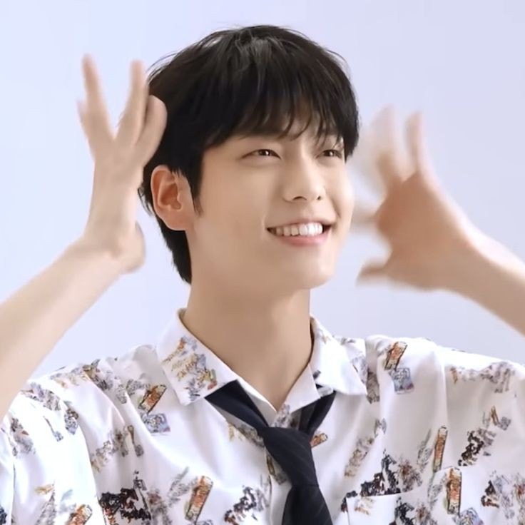 TOMORROW X TOGETHER Community Post - i love his tee soobin you should give me that fr the tie too