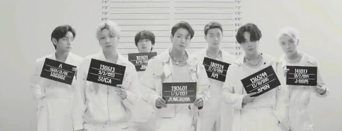 BTS Community Post - MIÉRCOLES de... #BTS_IS_7 💜💜💜