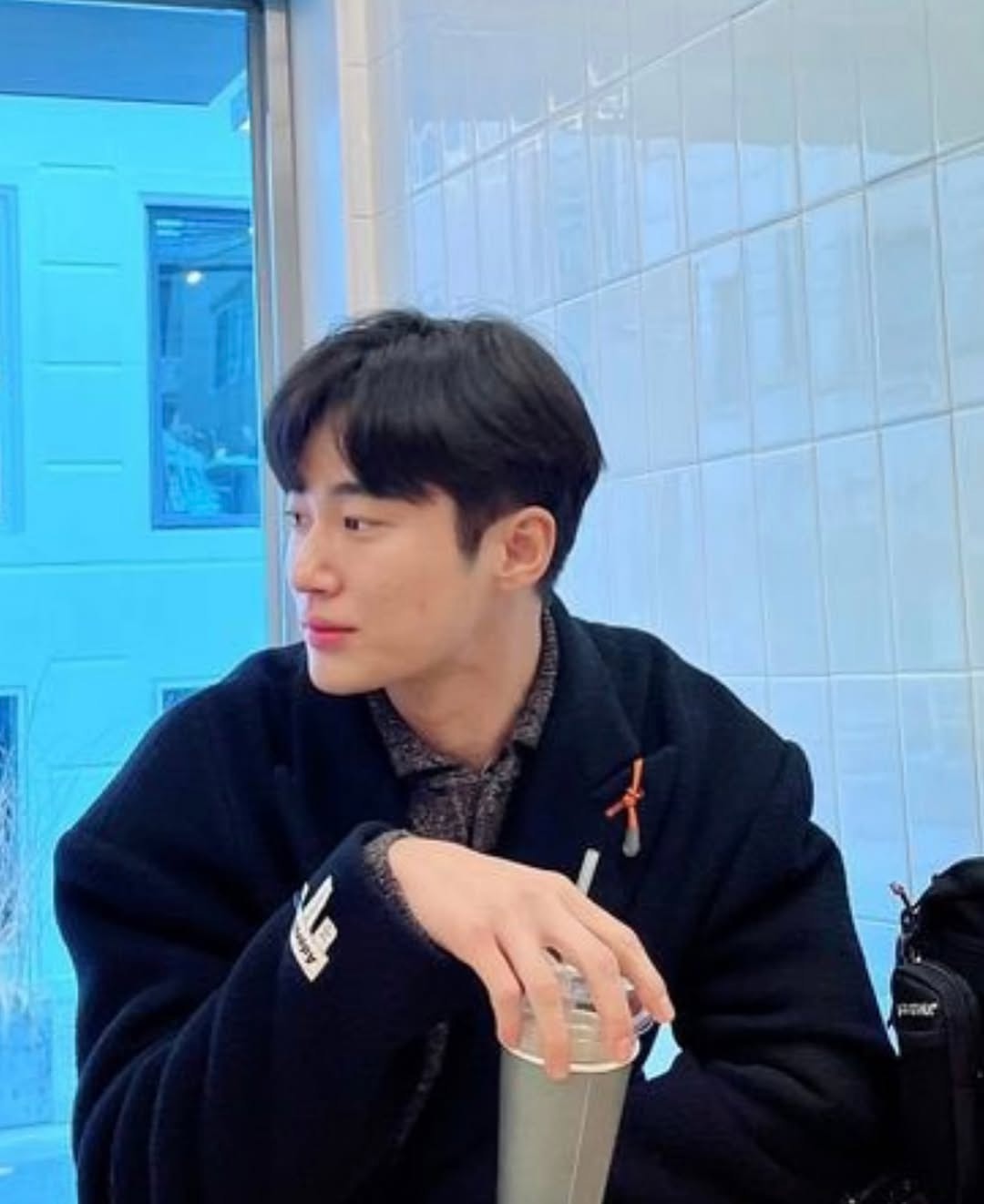 BYEON WOO SEOK Community Post - 머리 스퇄에 따라 이미지가 달라보이지만 뭐든 다 이쁘네용🥰💙