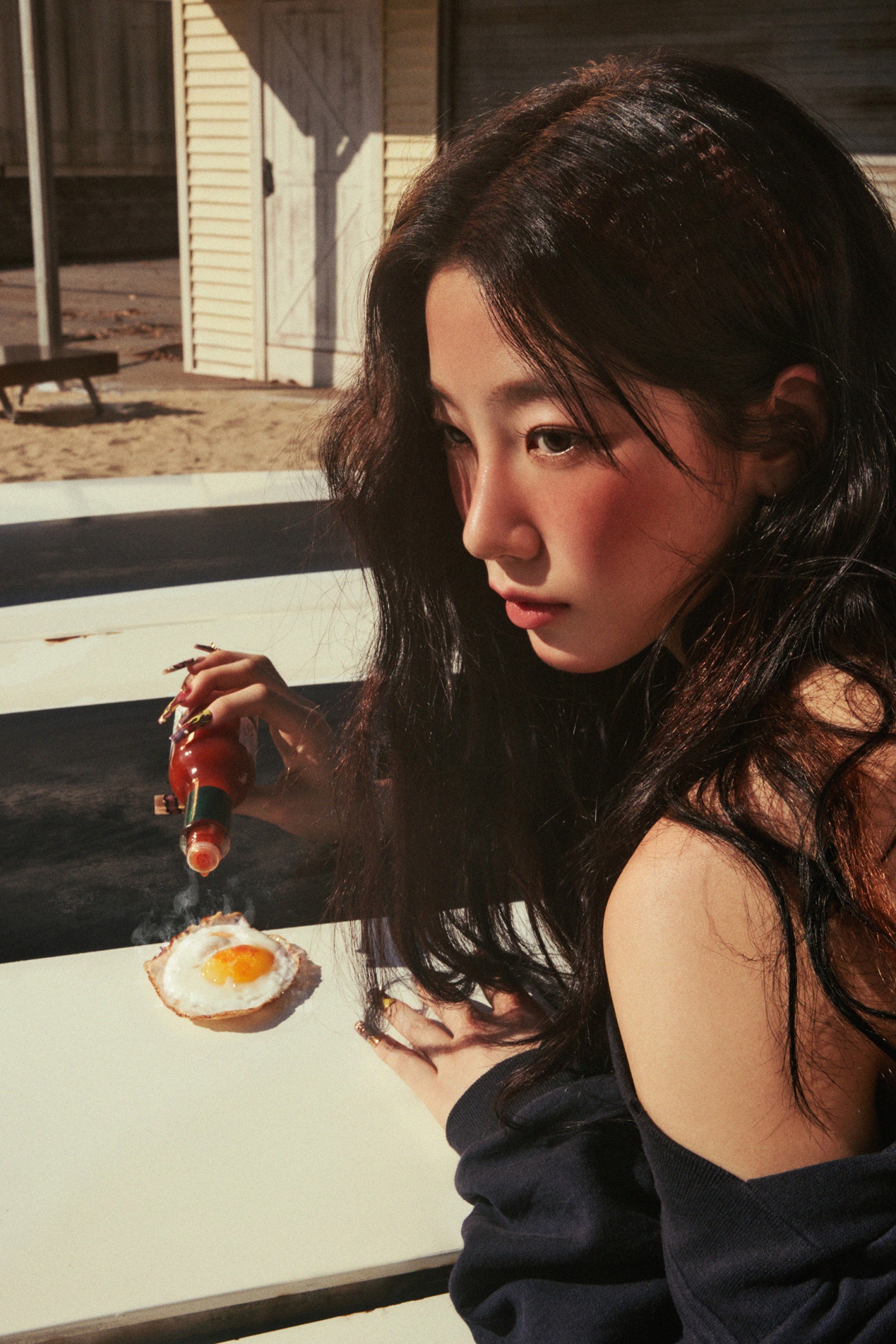 Weverse LE SSERAFIM Image - 'HOT' TANNED GUAIAC KAZUHA