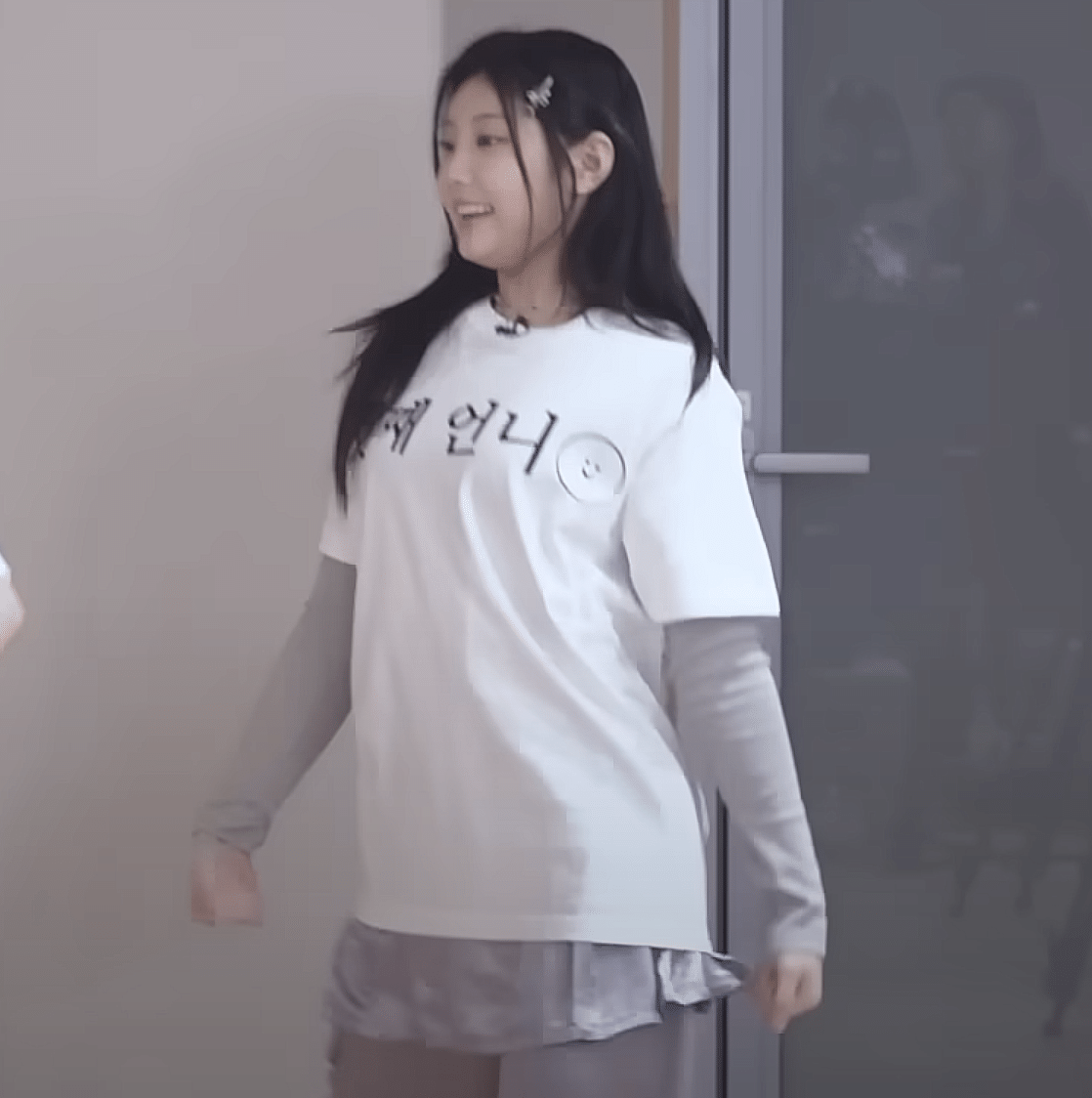 ILLIT Community Post - Wonhee, please change your profile picture to this