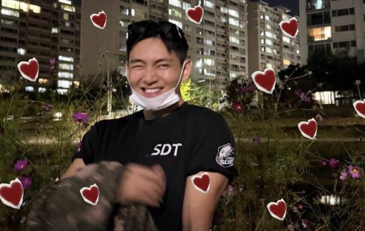 BTS Community Post - Sergeant kim 🤝