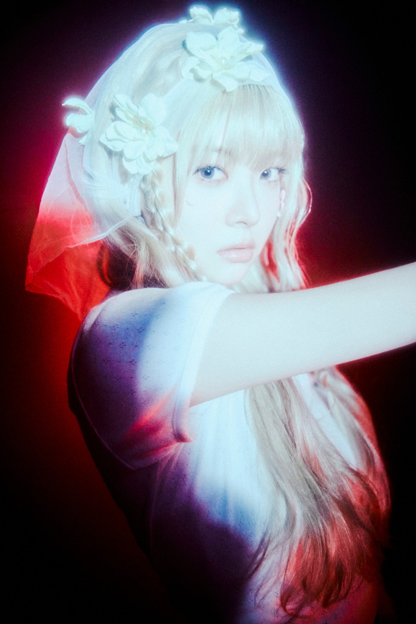 Weverse LE SSERAFIM Image - 'HOT' BLEACHED AURA HONG EUNCHAE