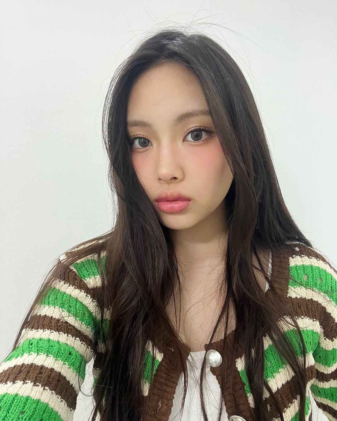 NewJeans Community Post - 뉴모닝☀️ 오늘도 뉴은 하루 보내세요☺️💗뉴이팅🔥🫶🏻 可愛いnjz永遠に愛してる ️⭐️ njz never die!!💙🩷💛💚💜 ...