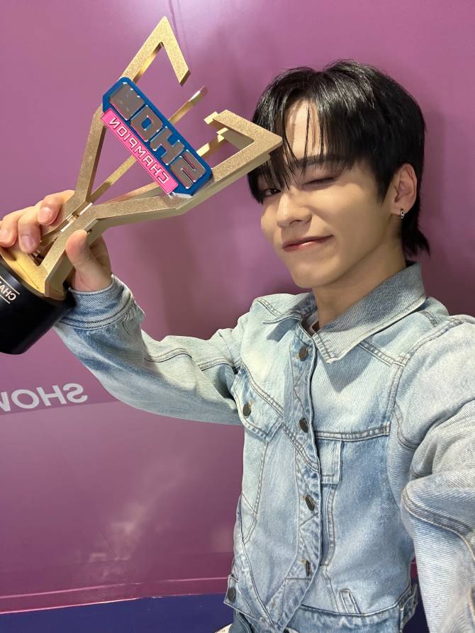 Onf 커뮤니티 포스트 오늘 데뷔후 처음으로 쇼챔피언에서 1위를 받았어요 진짜 1위인줄 몰랐는데 온앤오프 입니다