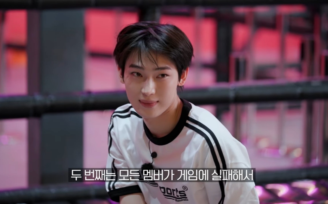 ENHYPEN Community Post - have been staring for 30 minutes🫠🫠how do i ...