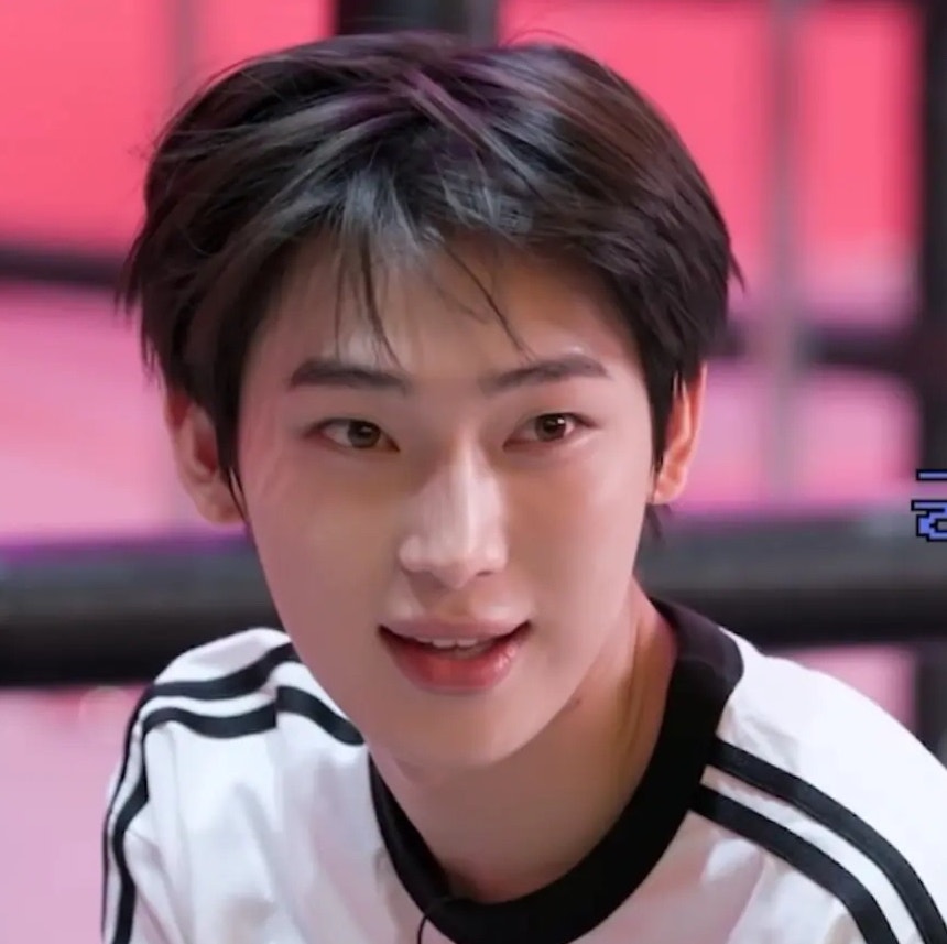 ENHYPEN Community Post - 우리 동셍이, 김 선우 너무 Handsome 💜💜 아니, William Kim