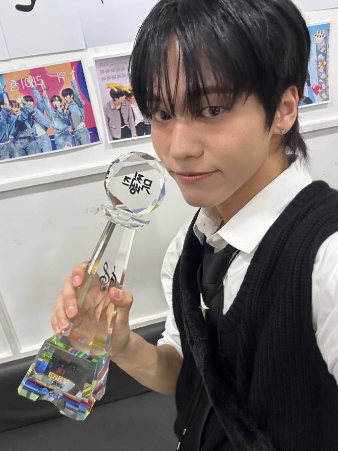 Onf Community Post 퓨즈~~~~~~~~~~~~~~~~ 데뷔때부터 목표중 하나였던 공중파 1위를 드디어 이뤘어요