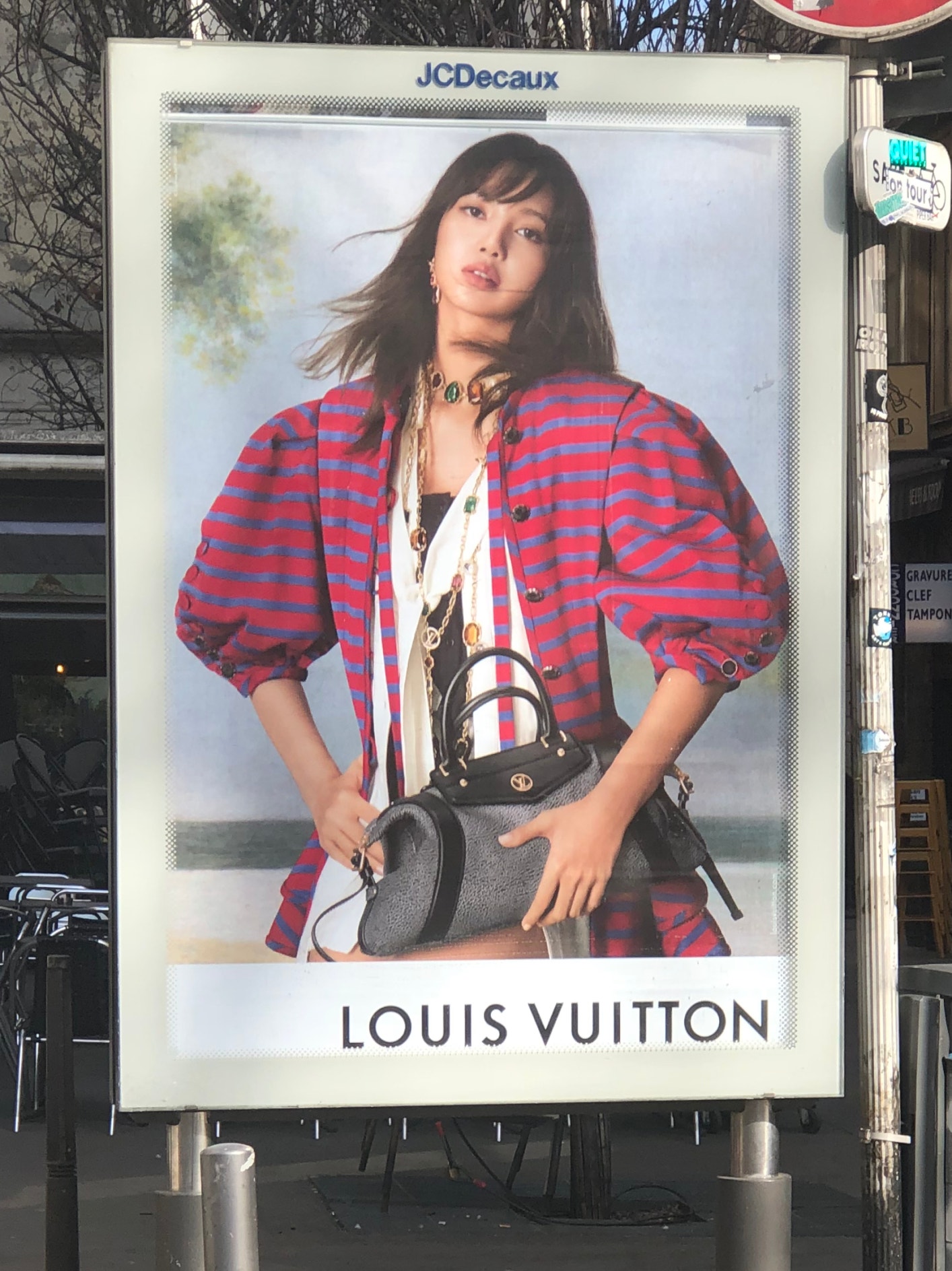 BLACKPINK Community Post - Look Lisa