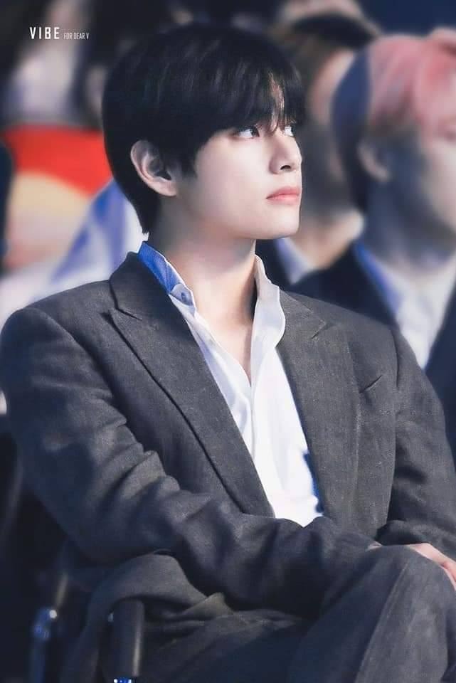 BTS Community Post - Imposible dejarlas pasar. Hermoso #V y buen #Vdía