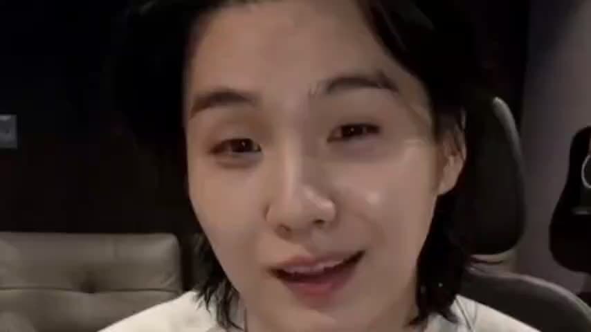 BTS Community Post - https://youtu.be/nsXBif5A23A?si=1StBaxKh7aNH1sKi 윤기야 우리 사랑해