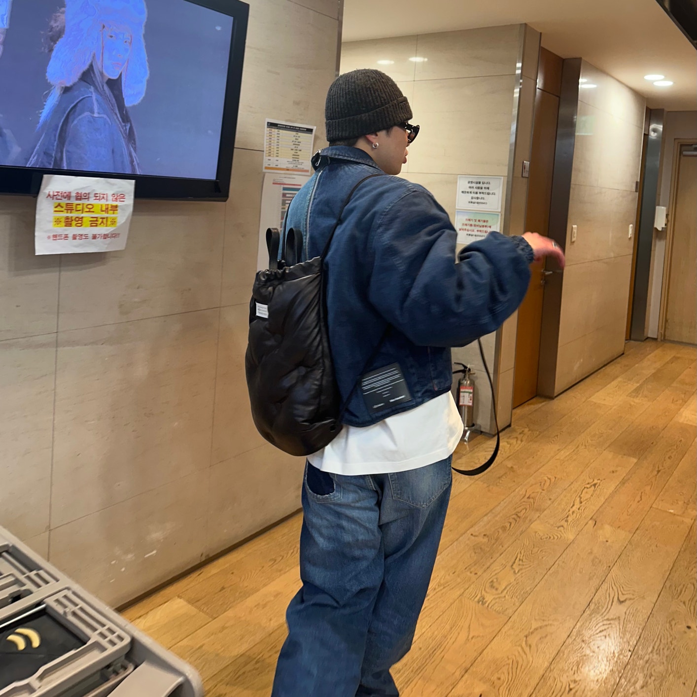 WINNER Community Post - 3💙 오랜만에 퇴근짤도 찍어보았어요😉 함께 해준 인서들 고마워요💙 - YOON