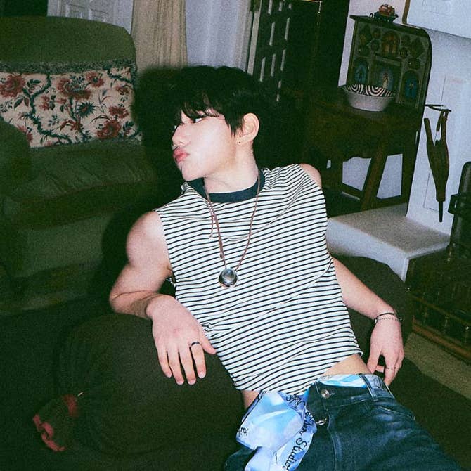 Weverse CLOSE YOUR EYES Community Highlight