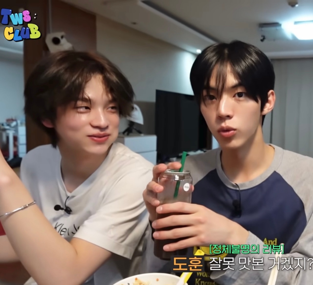 TWS Community Post - #to_tws #to_shinyu もうすぐ💗TWSの皆さんに会える💗ペンライトも届いてわくわくがとまらないです💗進化系で、かっこよくて、CU〜TE ...