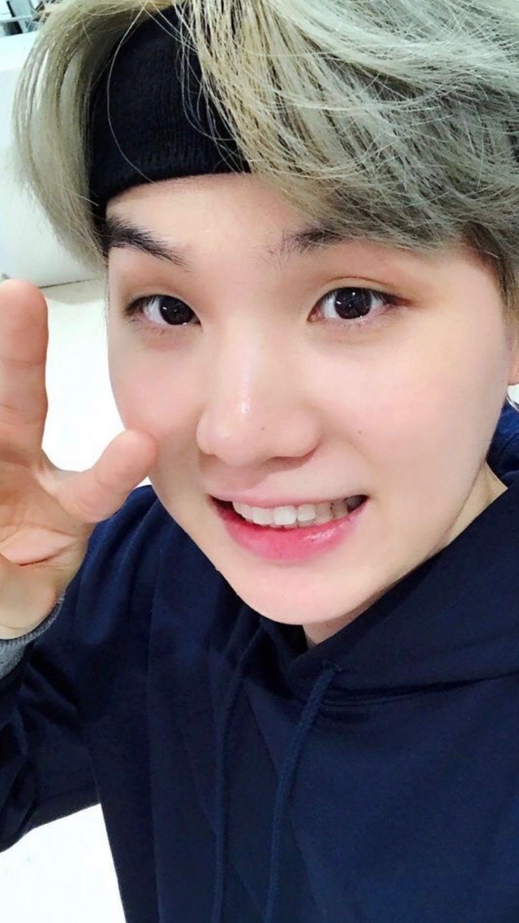 BTS Community Post - Happy birthday Yoongi🎉🎊🥳 I hope you have an amazing birthday. You truely ...