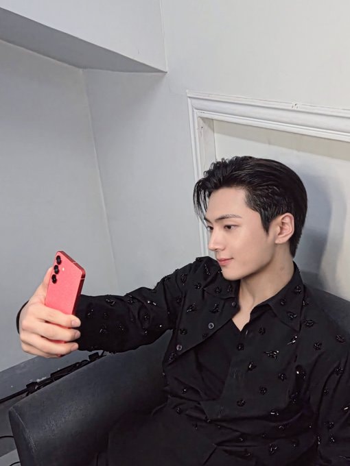 ENHYPEN Community Post - jay so handsome🫠🖤