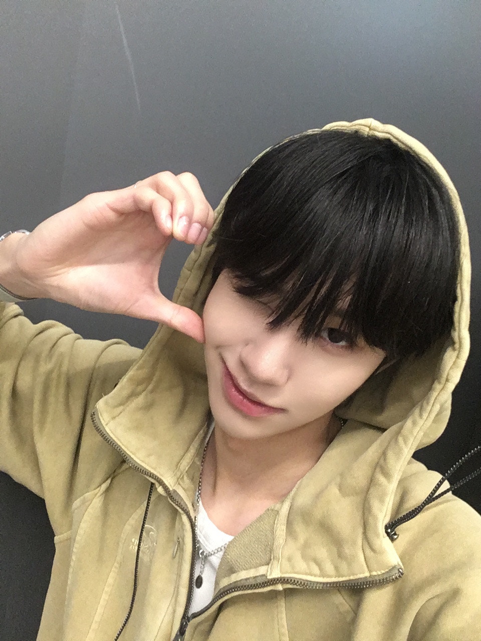 CLOSE YOUR EYES Community Post - 하트4종세트 선물이야🎁 오늘도 힘내!!! - KIM SUNGMIN