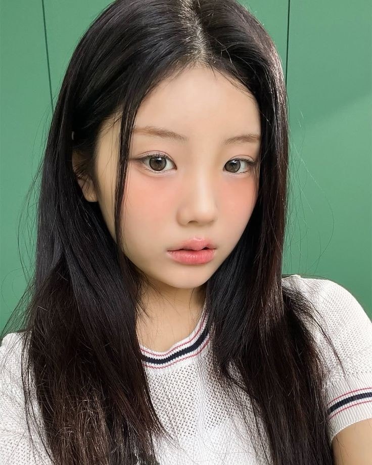 ILLIT Community Post