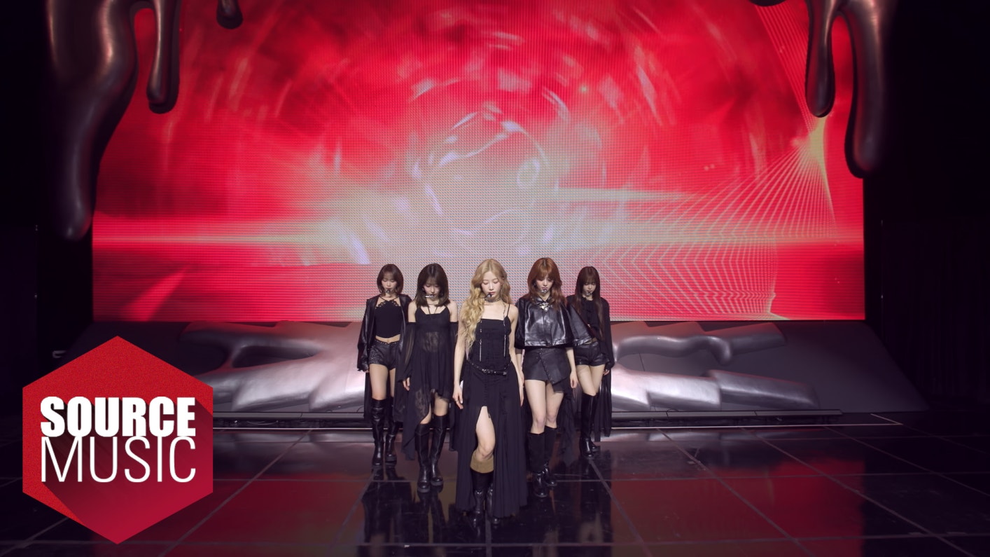 Weverse LE SSERAFIM Media - LE SSERAFIM (르세라핌) 'HOT' l Original Stage