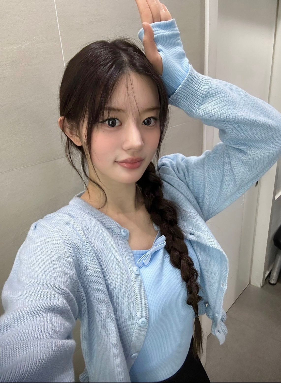 ILLIT Community Post