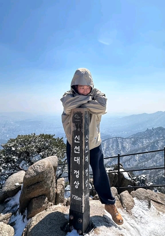 BTS Community Post - Can I cup your CHEEKS 👉👈