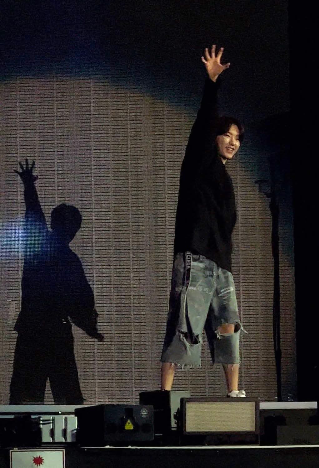 SEVENTEEN Community Post - Even his shadow is so cute 🥺🩷 Miss you my ...