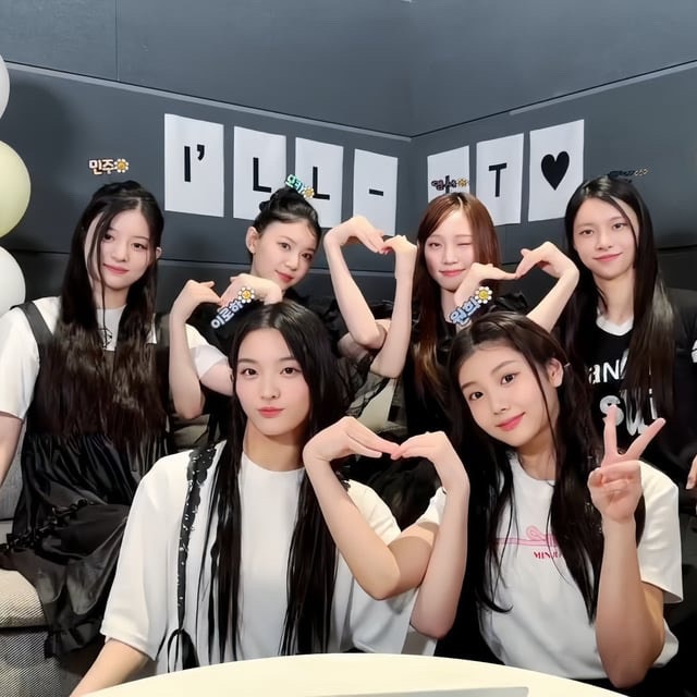 Illit Community Post 1주년 축하해 이런 해가 더 많았으면 좋겠어 너희들이 그저 너희들인 게 너무 기뻐