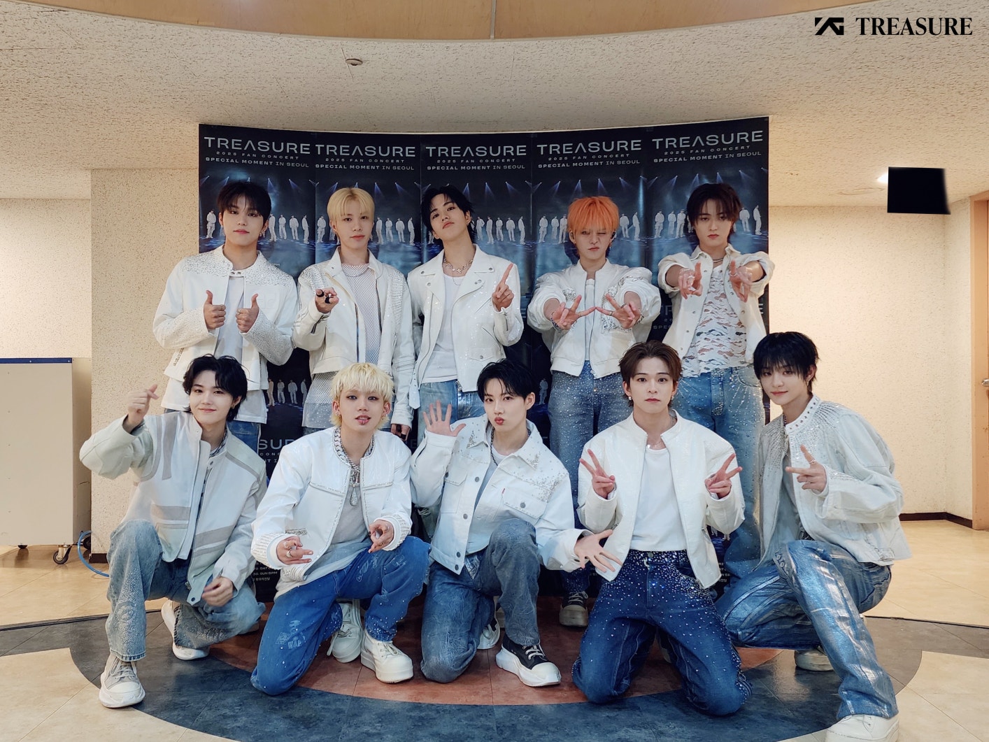 Imagen de TREASURE de Weverse - 250328 2025 TREASURE FAN CONCERT ...