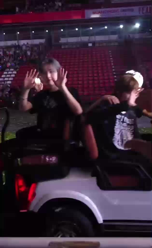 WHIB Community Post - who is he ??? I wanna know he give me 🫶🏻💕 I wanna be his fanclub