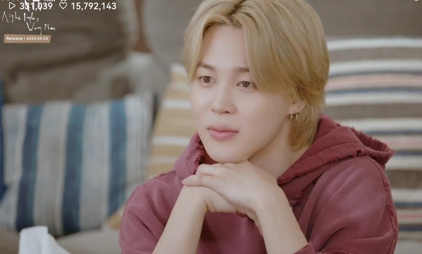 BTS Community Post - 남준이のお話を聴くつもりが 君の美しいこぼれ落ちそうな黒い瞳に 目と心奪われる 目の前のひとと 同じ重荷を背負わんとして 同じようだった自分の想いを ...