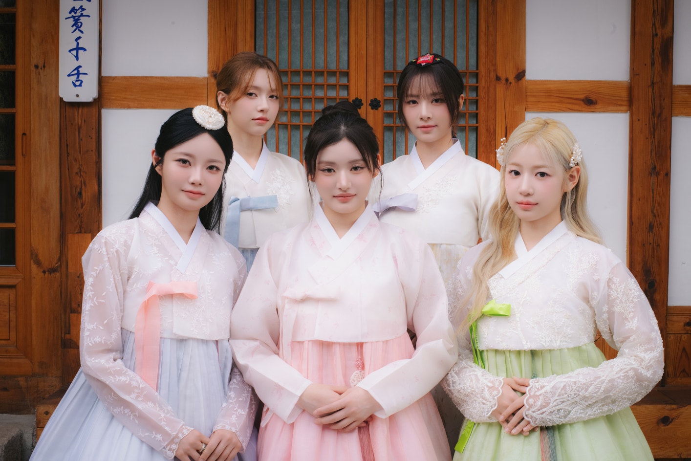 Weverse FIFTY FIFTY Image - [🎁] HAPPY CHUSEOK 🌕🎇