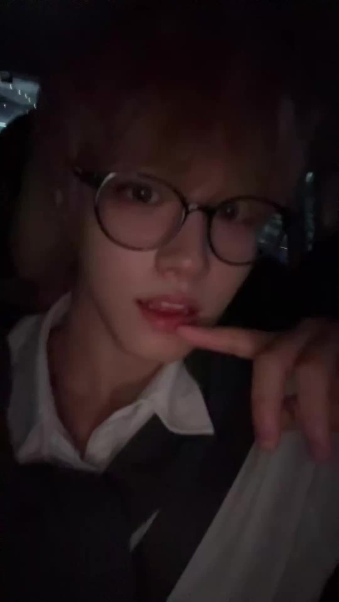 AHOF Community Post - 오늘 하루 어땠어??🤭 - JUWON