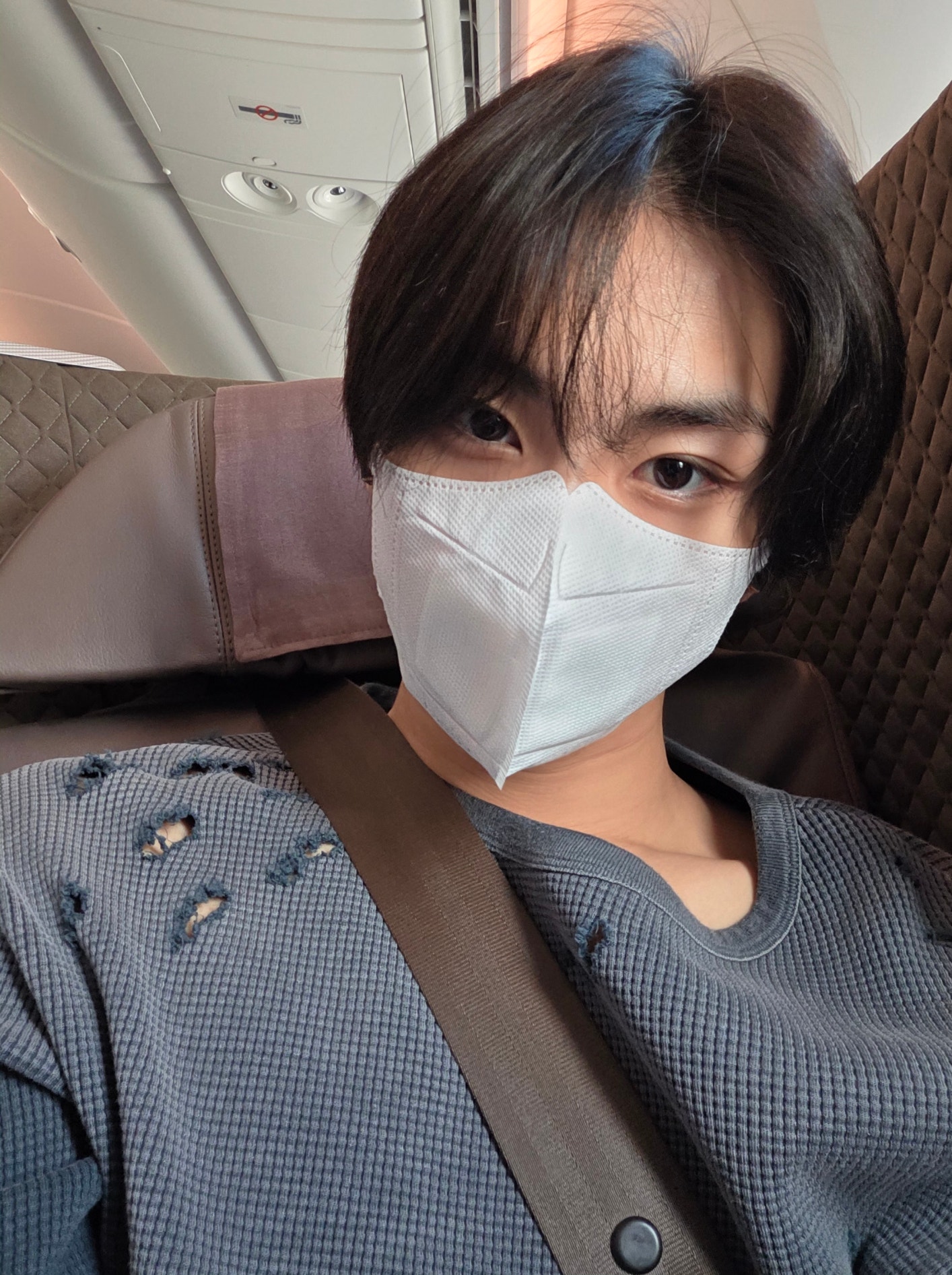 ENHYPEN Community Post - even with the mask on, he's so pretty😭💙