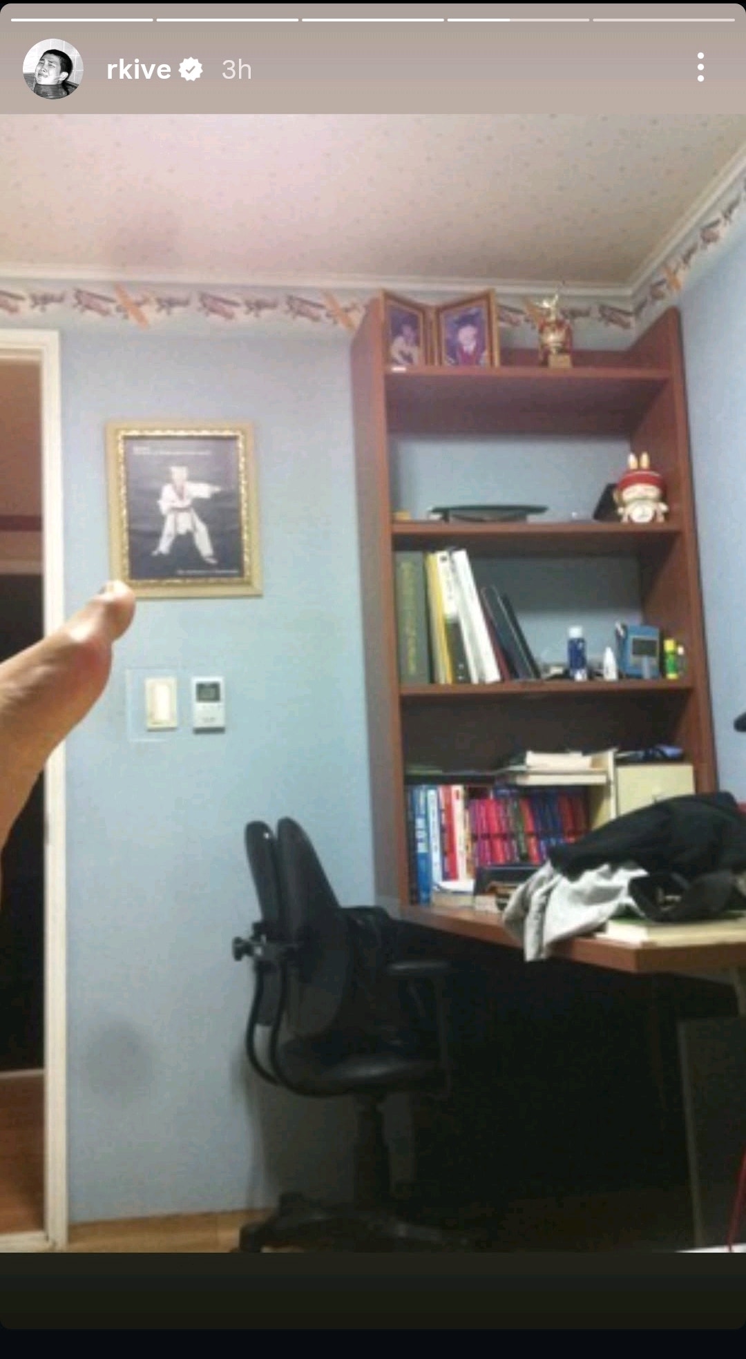 BTS Community Post - Your room look so cozy.... 🤗 can we see your young ...