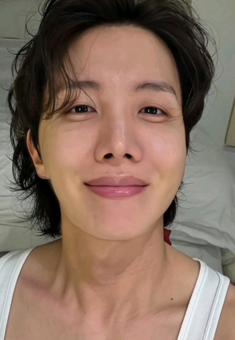 BTS Community Post - Hobi 💜 cuite smile 🫠🤭 killer smile hobi🐿️
