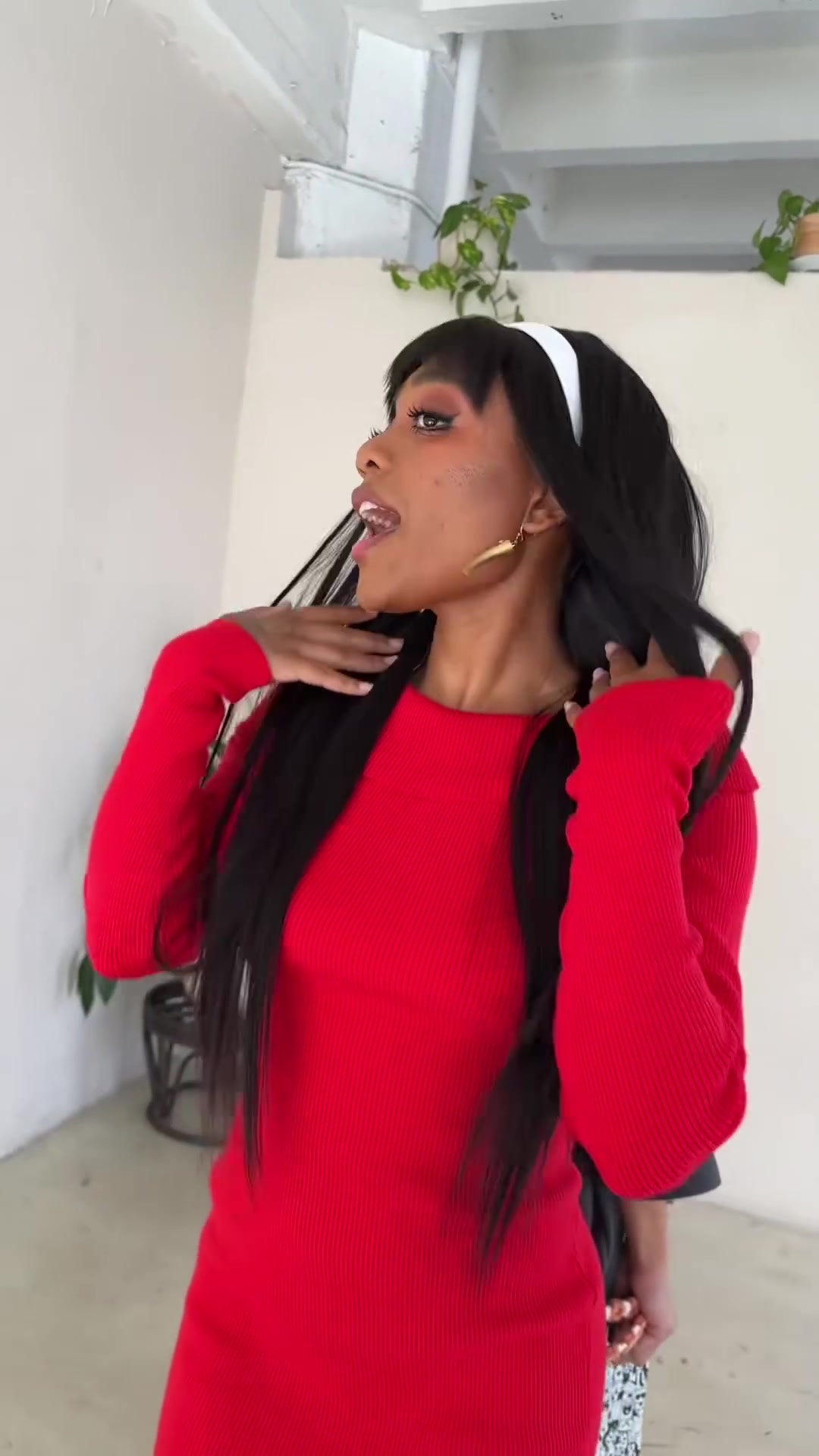Weverse UMI Media - made my mom do this trend w me (she was shy) 😹 ️