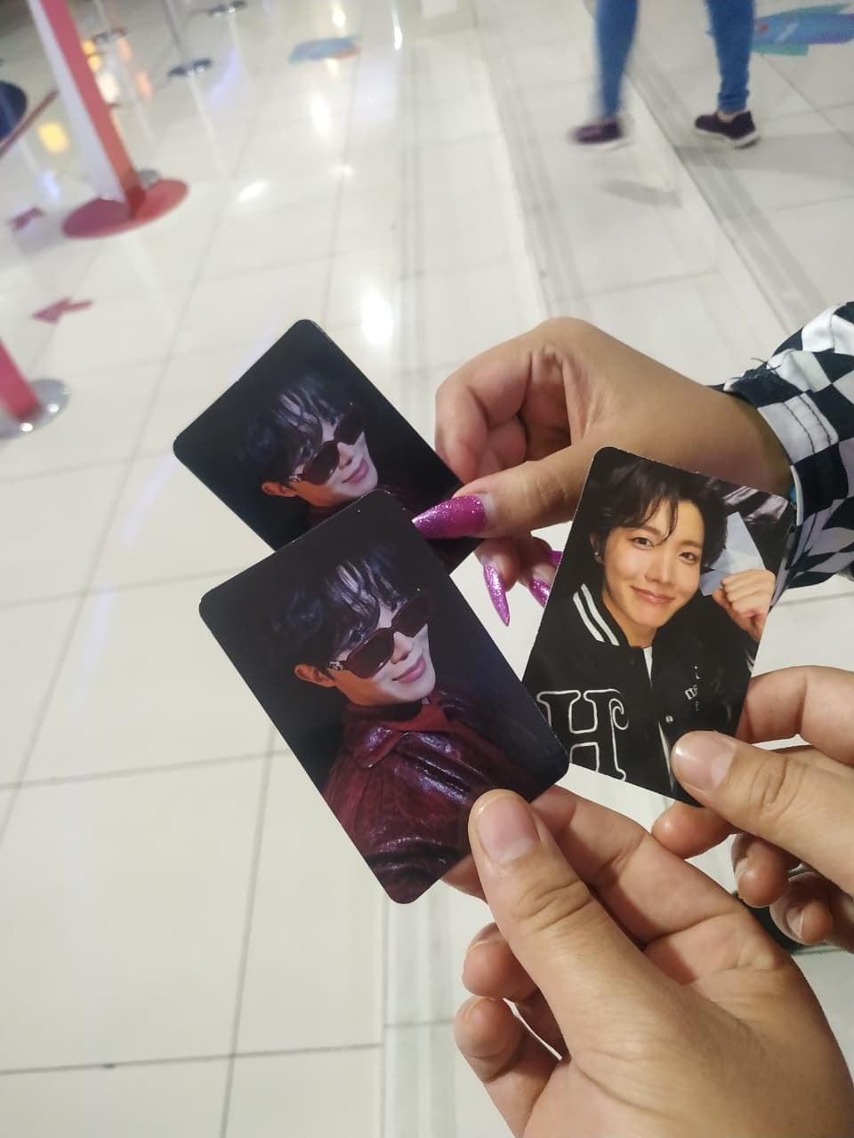 BTS Community Post - Mis reales y yo en el cine para la pelicula de Hobito