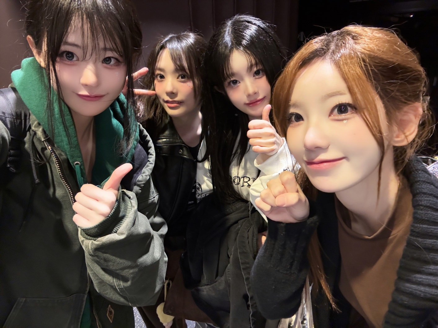 QWER Community Post - QWER IN U.S🇺🇸🇺🇸 Rockation L.A 브루클린에서 시작해서 너무 행복하게 끝낸 L.A🌟 멤버들끼리 어제 공연얘기하는데 ...