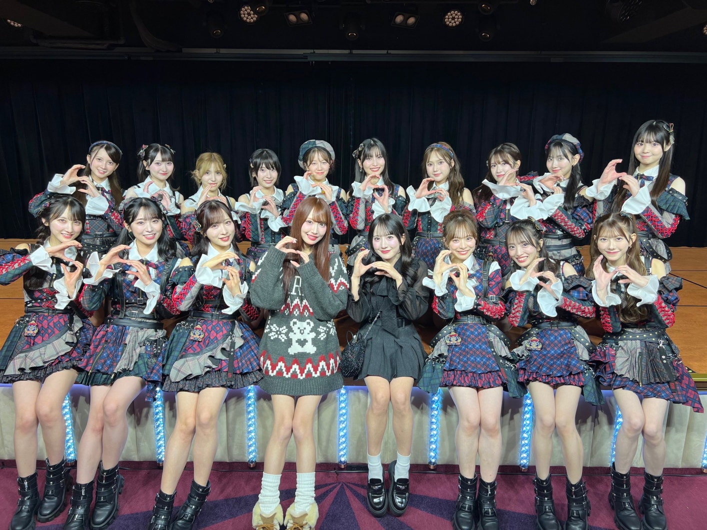 AKB48社区帖子 - ⋆⸜🎀🧡 TikTokコラボ 🧡🎀⸝⋆ 相川ネキ＆みよまるさんが AKB48劇場に降臨👼🏻💫ྀི ˚₊·‧ TikTokも撮ったので AKB48公式＆SKE48公式 ...