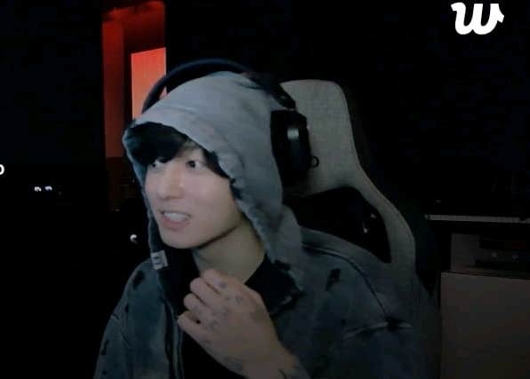 BTS Community Post - Aweee thank you Jungkookie for being live🥹🐰💖 ...