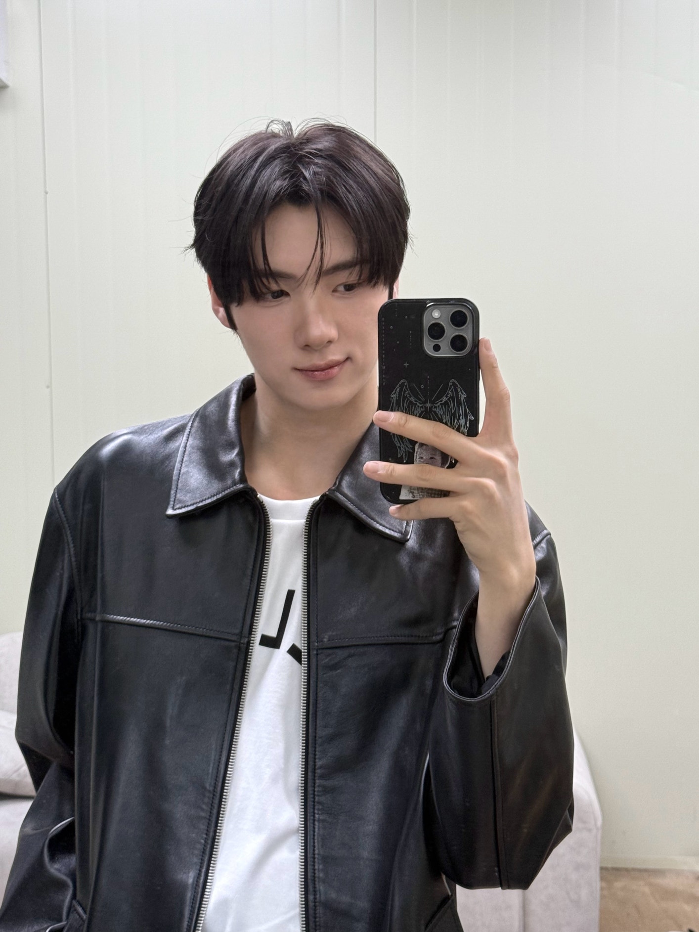 TWS Community Post - 홍콩도착🤗 - YOUNGJAE